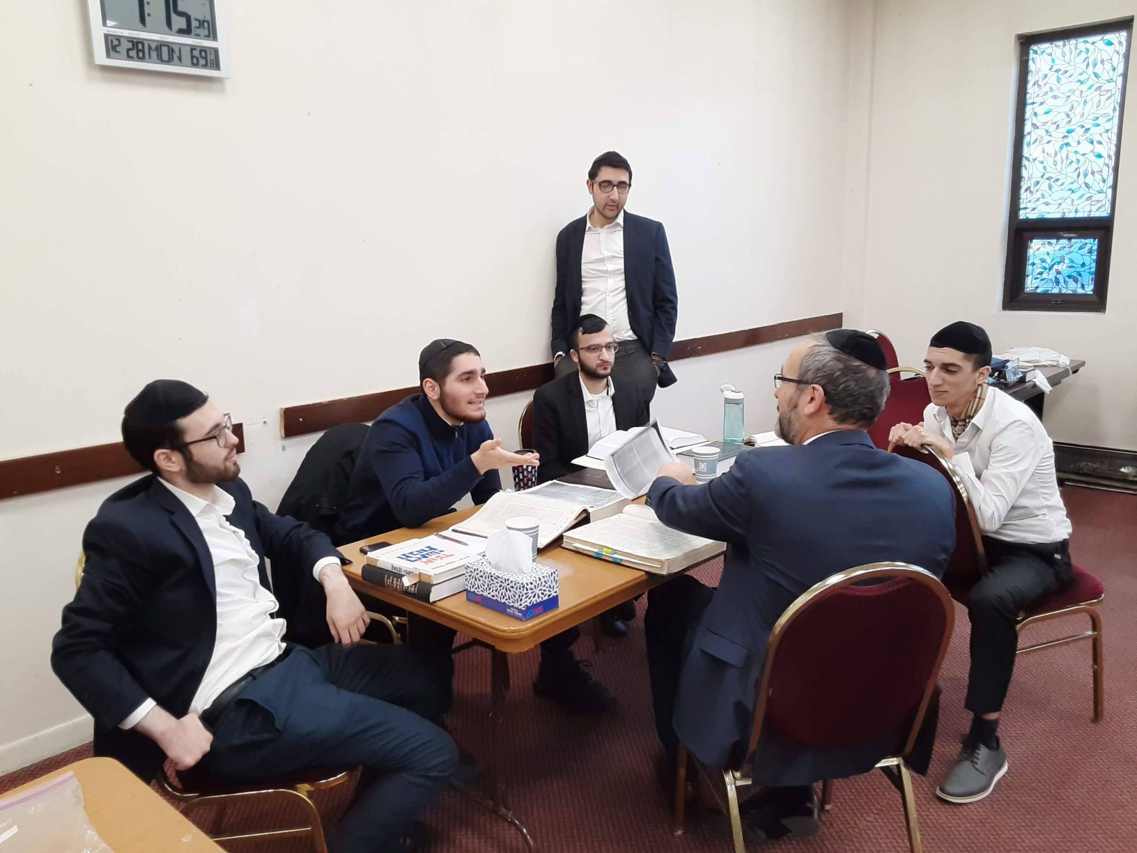 Yeshiva Gedola Ateret Gavriel | tiferettorah.org